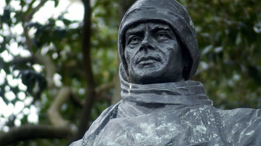 Arctic Explorer Captain Scott’s London statue | HENI Talks